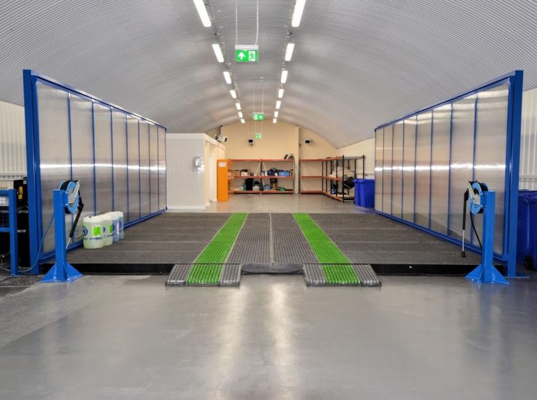 Vehicle Wash Bays | Wash screens for cars & commercial vehicles