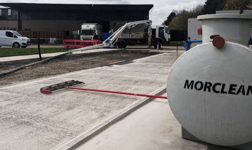 WC Toilet drop sump with grating